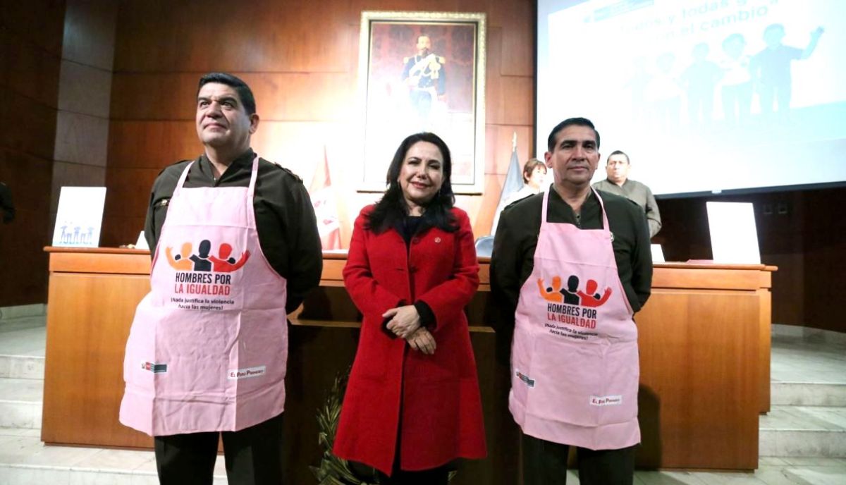 Sobre los mandiles rosados y el ejercito del Perú, por Daniel Caballero ...